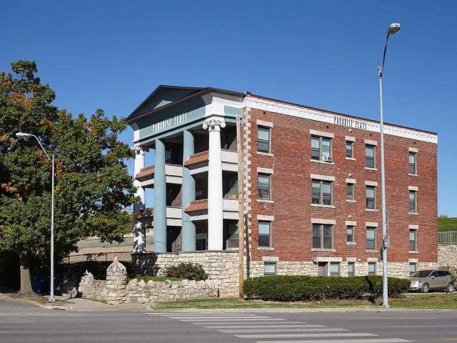 Paradise Flats 1 Bedroom Apartment for Rent at 308 E 34th St, Kansas City, MO 64111 Broadway Gillham
