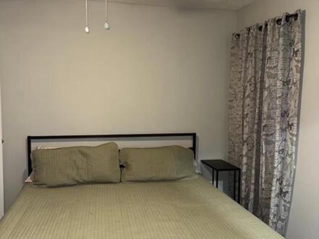 Paradise Park Home, a 10 minute walk to transit stop Abercorn & Wilshire NB