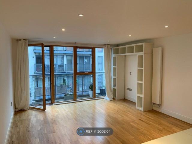 Paradise Park, London E5, 1 bed flat to rent, £1,800 pcm | PrimeLocation
