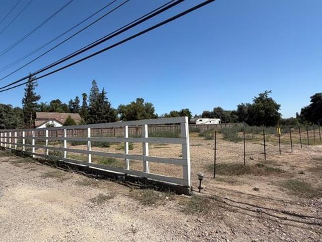 Paradise Rd, Modesto, CA 95351