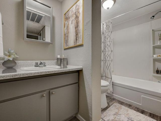 Paradise Royale 1 Bedroom Apartment for Rent at 4505 Paradise Rd, Paradise, NV 89169 The Strip