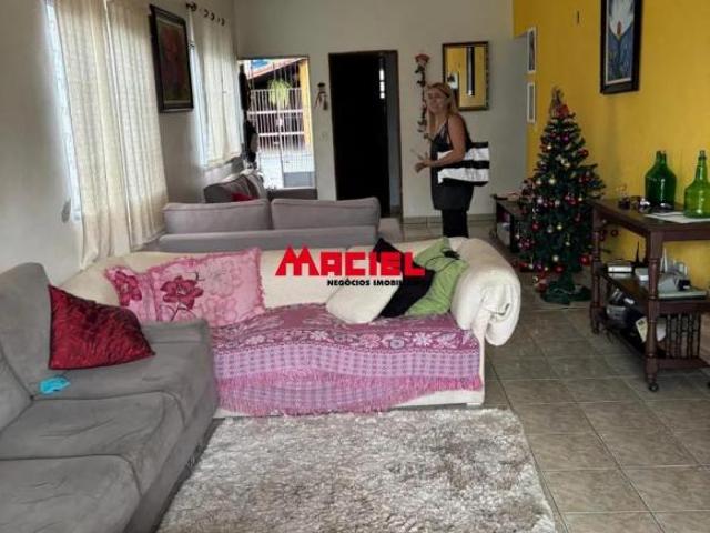 PARAIBUNA/SP: SOBRADO COM 03 DORMS/01 SUITE E AMPLO QUINTAL!