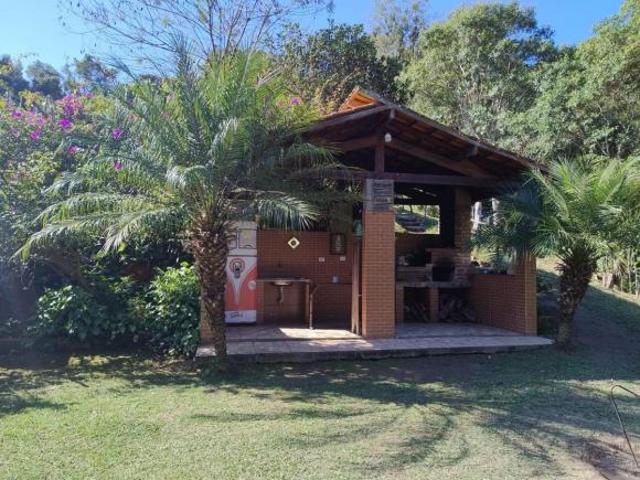 Paraíso em Juquitiba: Piscina, 3 Casas e Pomar a 2km do Centro!