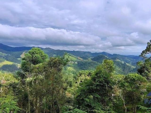 Paraíso Pessoal: Terreno com Vistas da Pedra do Barnabé e do Forno