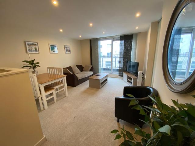 Paramount, Swindon SN1, 1 bed flat to rent, £900 pcm | PrimeLocation