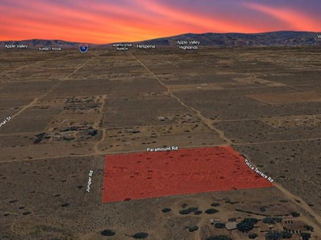 Paramount Rd, Phelan, CA 92371