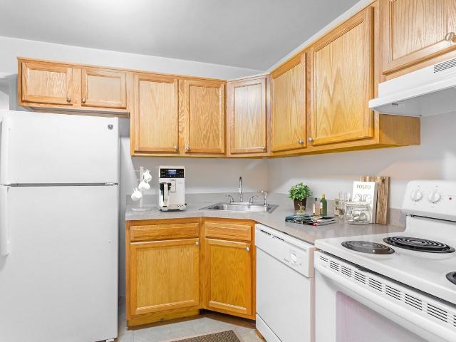 Parc on 12 1 Bedroom Apartment for Rent at 24710 W 12 Mile Rd, Southfield, MI 48034