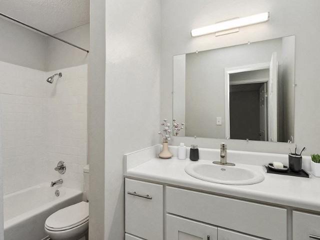 Parc at Creekside 3 Bedroom Apartment for Rent at 9422 Cleveland Ave, Kansas City, MO 64132 Hidden Valley