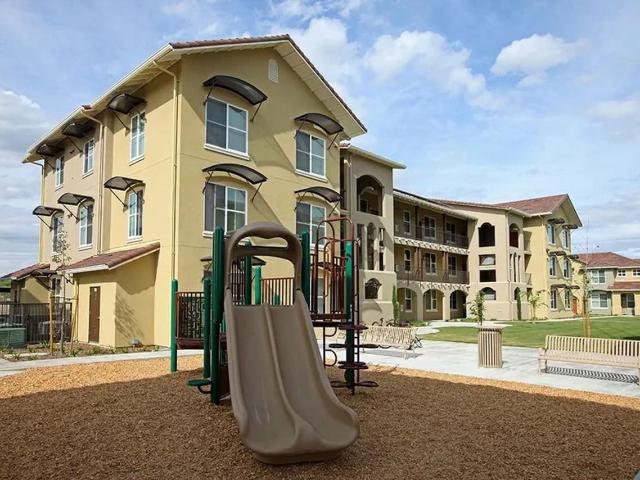 Parc Grove Commons 3 Bedroom Apartment for Rent at 2674 E Clinton Ave, Fresno, CA 93703 McLane