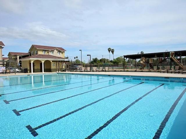 Parc Grove Commons 2 Bedroom Apartment for Rent at 2674 E Clinton Ave, Fresno, CA 93703 McLane