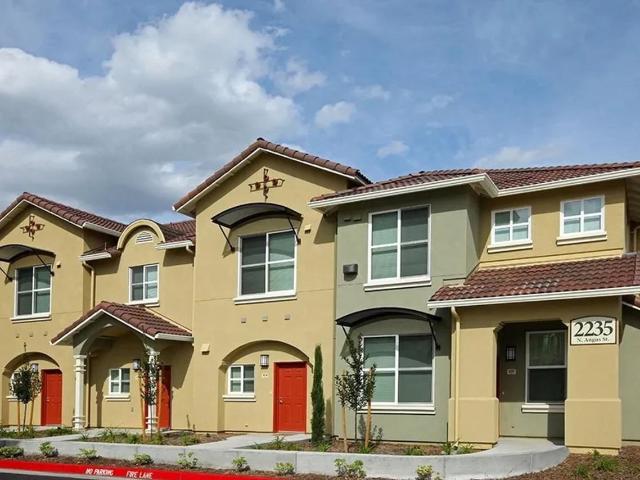 Parc Grove Commons 2 Bedroom Apartment for Rent at 2674 E Clinton Ave, Fresno, CA 93703 McLane