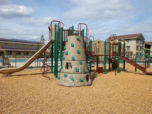 Parc Grove Commons 4 Bedroom Apartment for Rent at 2674 E Clinton Ave, Fresno, CA 93703 McLane