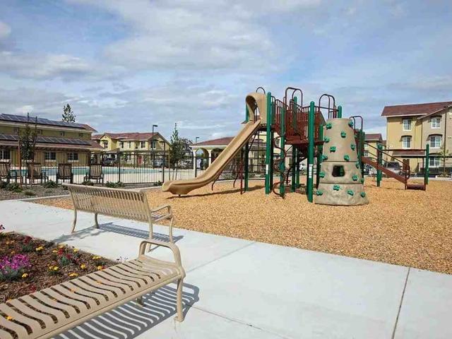 Parc Grove Commons 4 Bedroom Apartment for Rent at 2674 E Clinton Ave, Fresno, CA 93703 McLane
