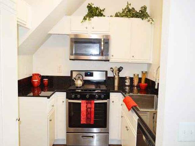Parc Pointe Apartments 2 Bedroom Apartment for Rent at 620 N Hollywood Way, Burbank, CA 91505 Magnolia Park