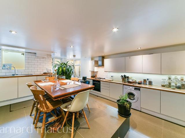 Biscay Road, LONDON 2 bed flat to rent £3,300 pcm £762 pw