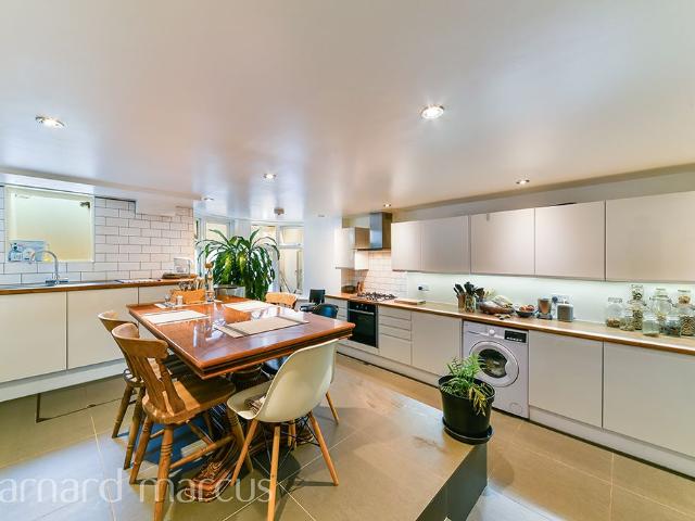 Biscay Road, London W6, 2 bed flat to rent, £3,300 pcm | PrimeLocation
