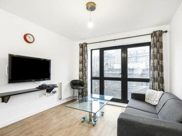 Parham Drive, Ilford, 2 Bedroom Apartment
