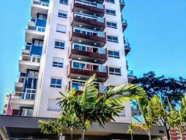 Parigi, porteira fechada, sol da manhã com 2 vagas!