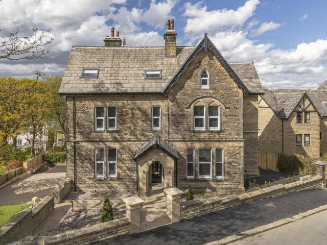 Parish Ghyll Drive, Ilkley, West. 2 bed flat to rent £1,295 pcm £299 pw