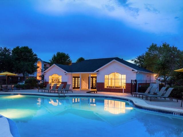 Park on the Square 3 Bedroom Apartment for Rent at 9009 University Pkwy, Pensacola, FL 32514