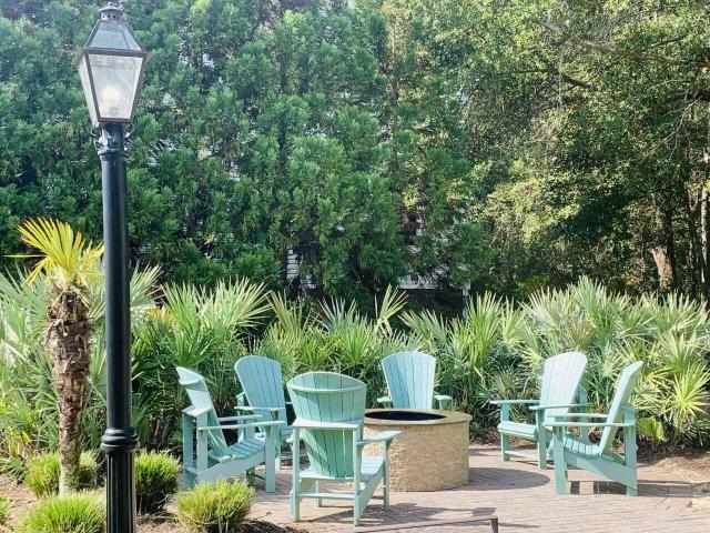 Park on the Square 1 Bedroom Apartment for Rent at 9009 University Pkwy, Pensacola, FL 32514