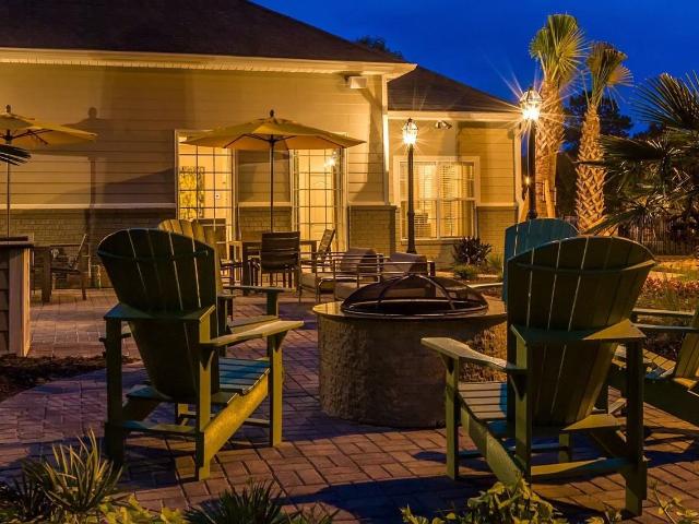 Park on the Square 2 Bedroom Apartment for Rent at 9009 University Pkwy, Pensacola, FL 32514