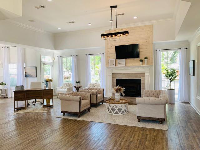 Park on the Square 2 Bedroom Apartment for Rent at 9009 University Pkwy, Pensacola, FL 32514
