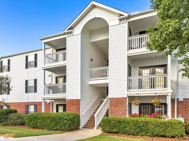 Park on the Square 2 Bedroom Apartment for Rent at 9009 University Pkwy, Pensacola, FL 32514
