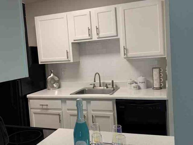 Park on the Square 2 Bedroom Apartment for Rent at 9009 University Pkwy, Pensacola, FL 32514