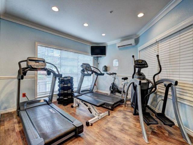 Park at WestCreek 2 Bedroom Apartment for Rent at 2350 Westcreek Ln, Houston, TX 77027 Great Uptown