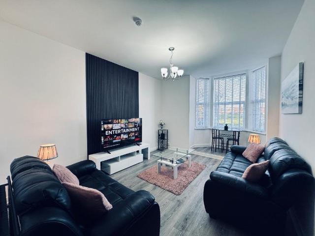 Park Ave, Whitley Bay. NE26 1AU. *. 2 bed apartment to rent £3,802 pcm £877 pw