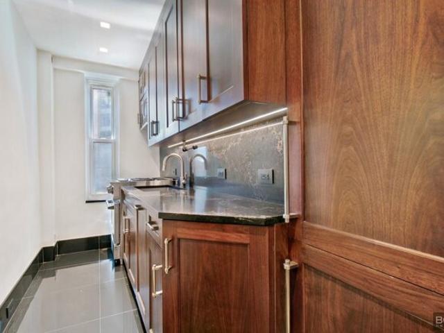 Park Ave Apt B, New York, Property For Sale