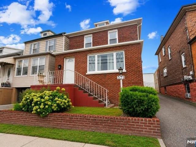 Park Ave, Fairview, Home For Sale