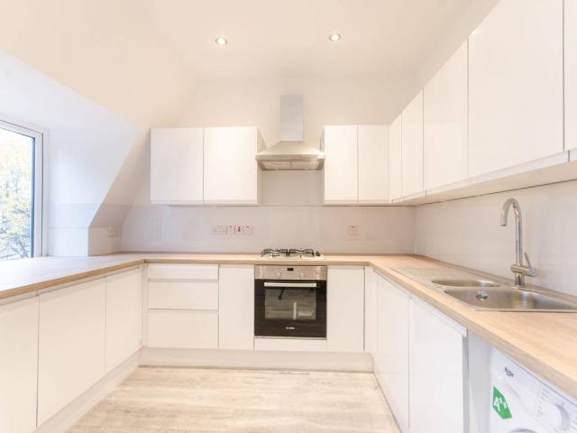 Park Avenue, Willesden Green, London NW2, 2 bed flat to rent, £2,180 pcm | PrimeLocation