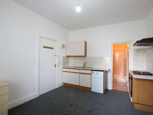Park Avenue, Willesden Green NW2, Studio to rent, £1,100 pcm | PrimeLocation