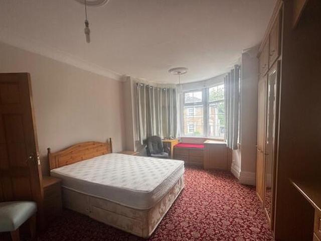 Park Avenue, Bed Flat In House Share, Ilford, 2 Bedroom Flat