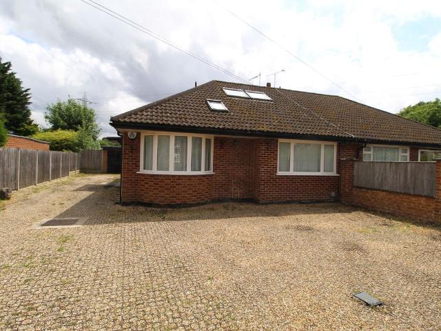 Park Avenue, Bushey WD23, 3 bed bungalow to rent, £2,250 pcm | PrimeLocation