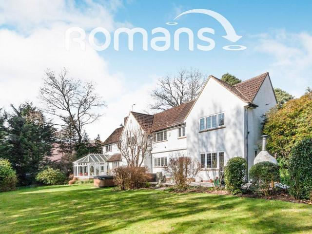 Park Avenue, Camberley, GU15 6 bed detached house to rent £4,900 pcm £1,131 pw
