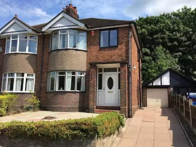 Park Avenue, Clough Hall, Kidsgove 3 bed semi detached house f.