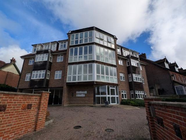 Park Avenue, Dover, Kent CT16, 2 bed flat to rent, £1,200 pcm | PrimeLocation