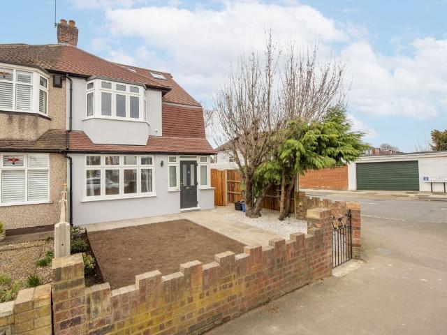 Park Avenue, Hounslow TW3, Room to rent, £950 pcm | PrimeLocation