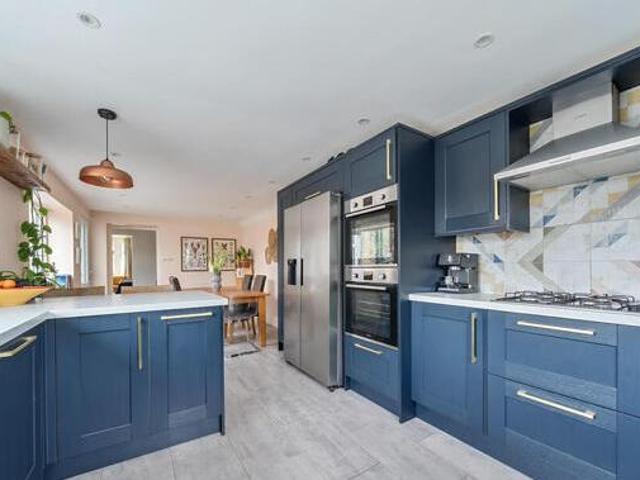 Park Avenue, Kendal, 5 Bedroom End