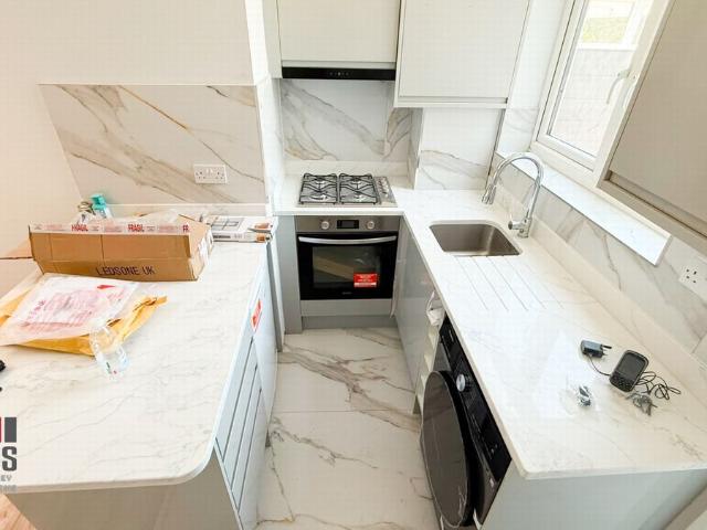 Park Avenue, London N13, Studio to rent, £1,300 pcm | PrimeLocation