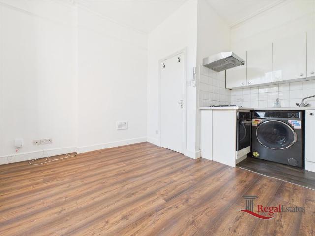 Park Avenue, London NW2, Studio to rent, £1,100 pcm | PrimeLocation