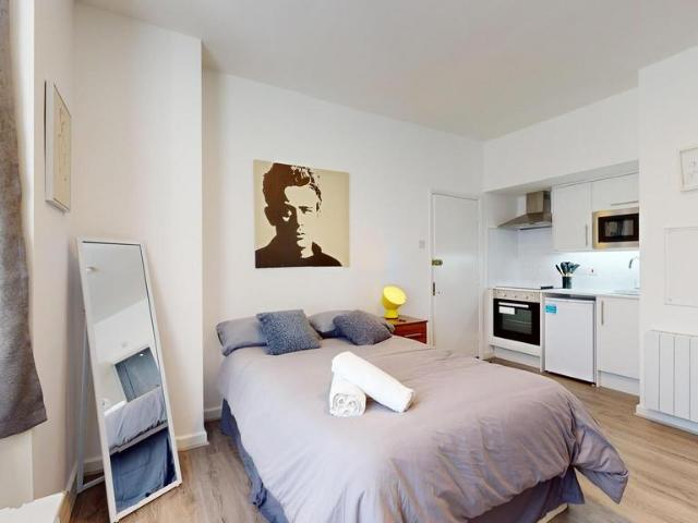 Park Avenue, London NW2 Studio to rent £1,185 pcm £273 pw