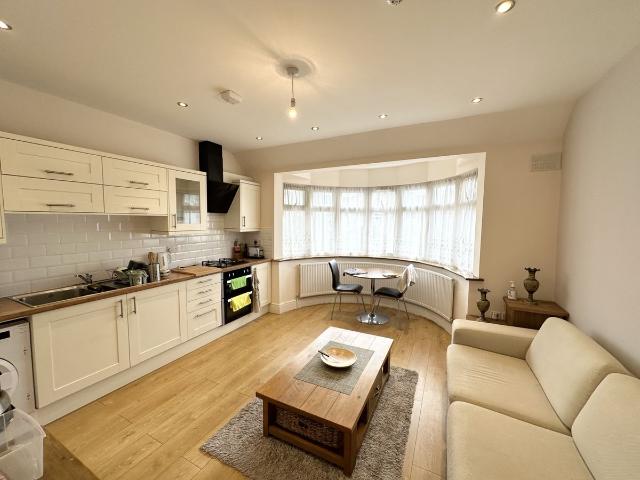 Park Avenue North, London NW10, Room to rent, £1,250 pcm | PrimeLocation