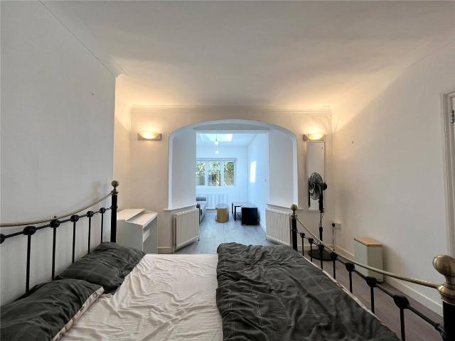 Park Avenue, Park Royal, London NW10, Room to rent, £925 pcm | PrimeLocation