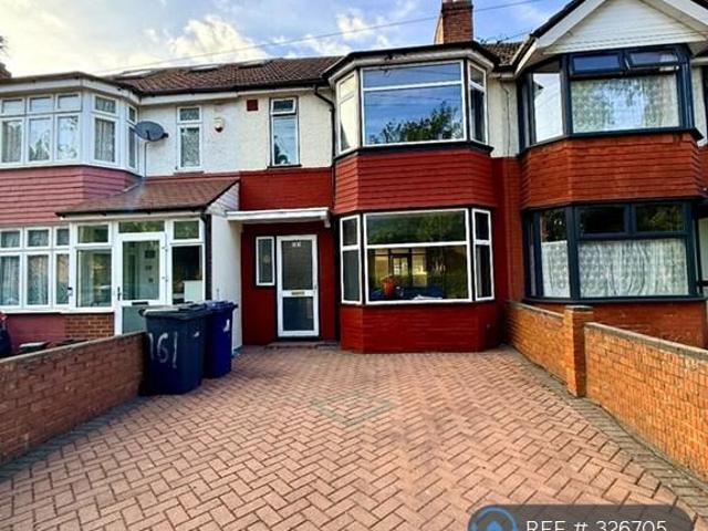 Park Avenue, Southall, UB1 3 bed terraced house to rent £2,400 pcm £554 pw