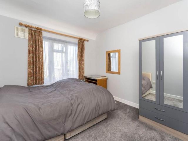 Park Avenue, Southall UB1, 4 bed terraced house to rent, £3,000 pcm | PrimeLocation