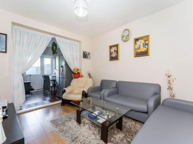 Park Avenue, Southall UB1, 4 bed terraced house to rent, £3,000 pcm | PrimeLocation